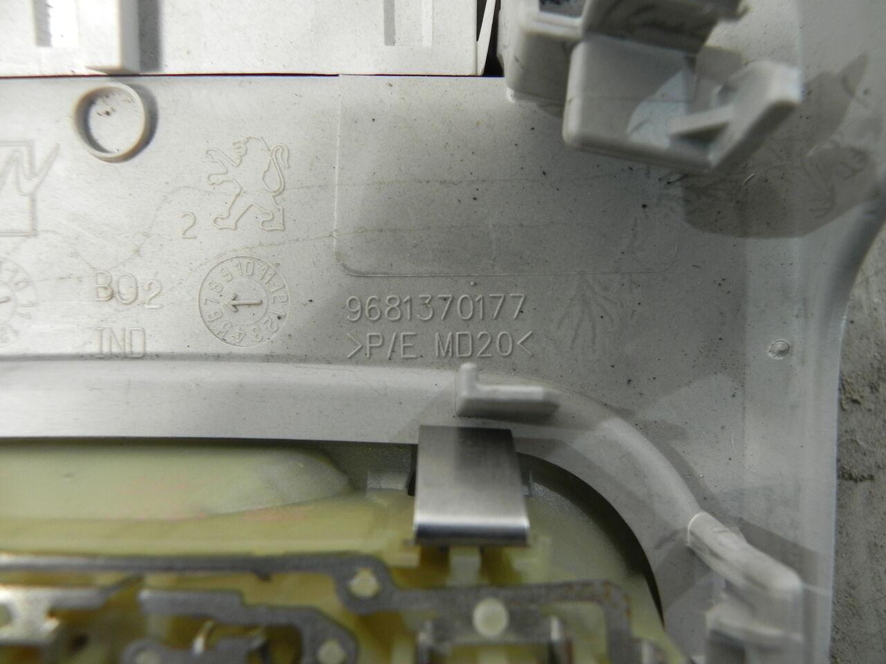 Купити Б/У ЦЕНТРАЛЬНИЙ ПЛАФОН PEUGEOT 308 9681370177, ціна 1140 ...