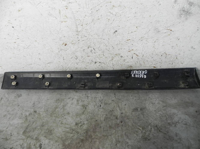 Б/У МОЛДИНГ ПРАВИЙ ПЕРЕД. DACIA SANDERO 8200735139, ціна 344 грн — Prom ...