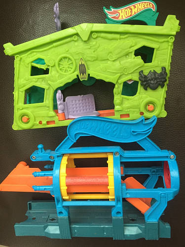 Хотвілс іграшки мийка й автоскид б/у в гарному стані 2 штуки по 100 грн ...