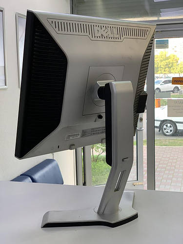 Монитор DELL 1908FPc 19" б/у, цена 799 грн — Prom.ua (ID#1489173313)