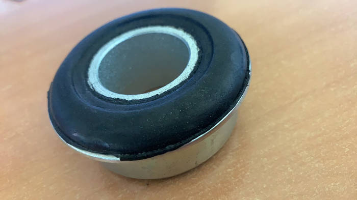 Купити Сайлентблок IVECO DAILY (d=33mm) 60С E3/E4 (39361/500350342 ...