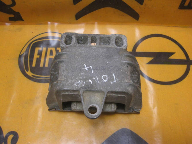 Купить Б/У Опора двигателя левая VOLKSWAGEN GOLF IV Seat Leon / VW Bora ...