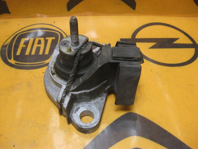 Б/У Подушка двигуна права RENAULT KANGOO 8200267625, ціна 800 грн ...