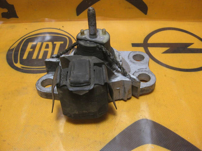 Б/У Подушка двигуна права RENAULT KANGOO 8200267625, ціна 800 грн ...