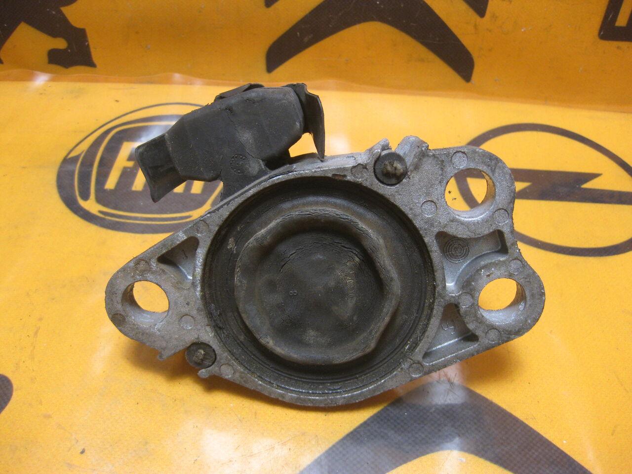 Б/У Подушка двигуна права RENAULT KANGOO 8200267625, ціна 800 грн ...