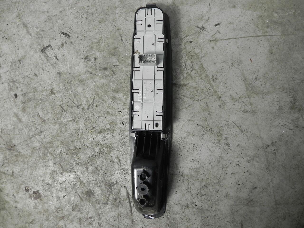 Б/У БЛОК УПРАВЛЕНИЯ СТЕКЛОПОДЬЕМНИКАМИ RENAULT MEGANE ІІІ 809610017R ...