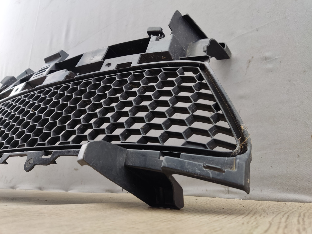 Купити Решітка радіатора, переднього бампера нижня Dacia Sandero 2 ...