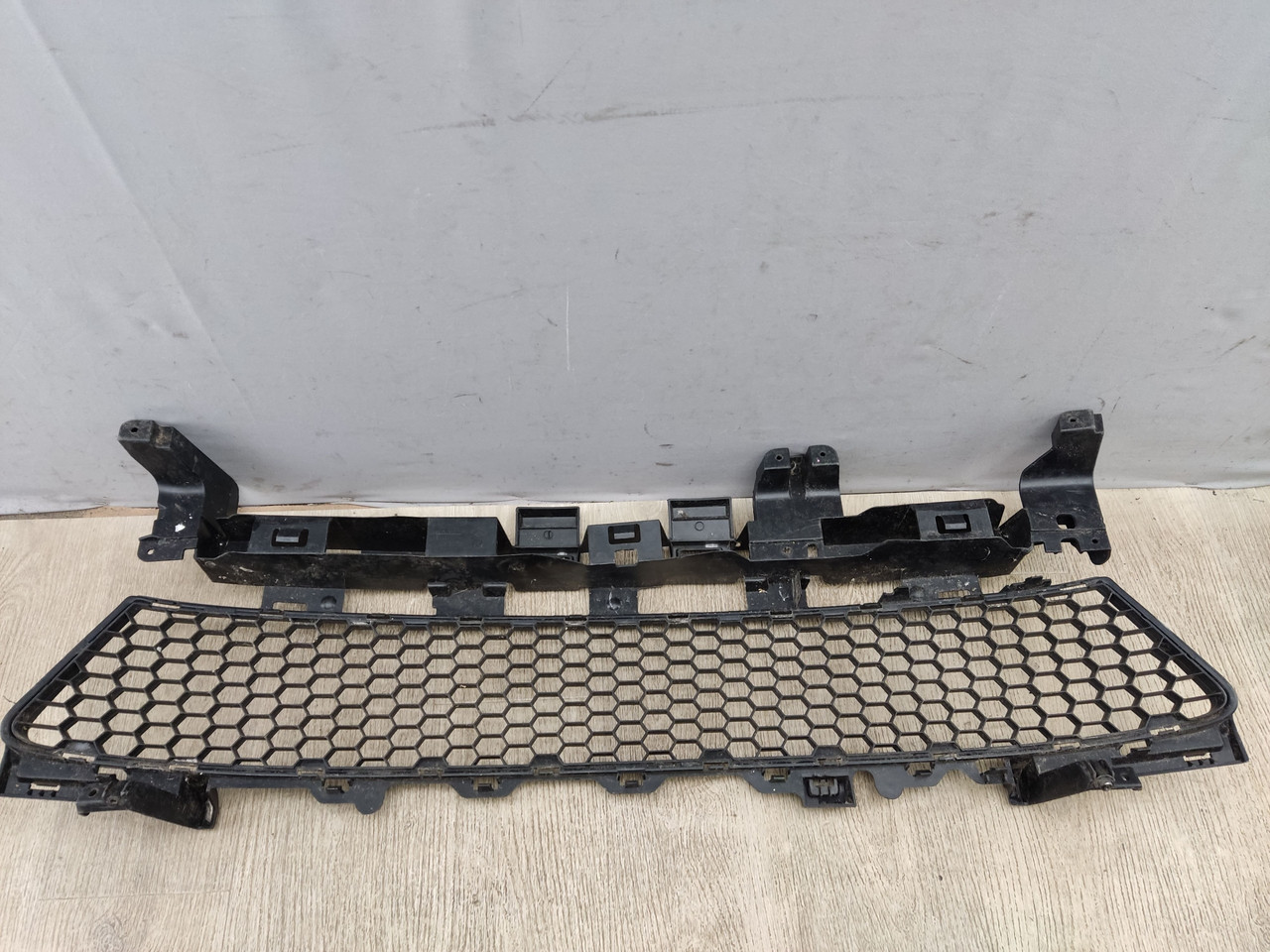 Купити Решітка радіатора, переднього бампера нижня Dacia Sandero 2 ...