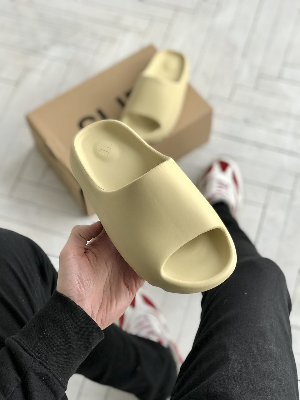 Купить Шлепки женские Adidas Yeezy Slide beige / слайды Адидас изи ...
