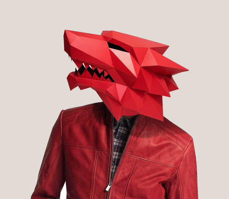 Червона маска вовка з картону. Голова вовка, ручне складання. Паперовий ...