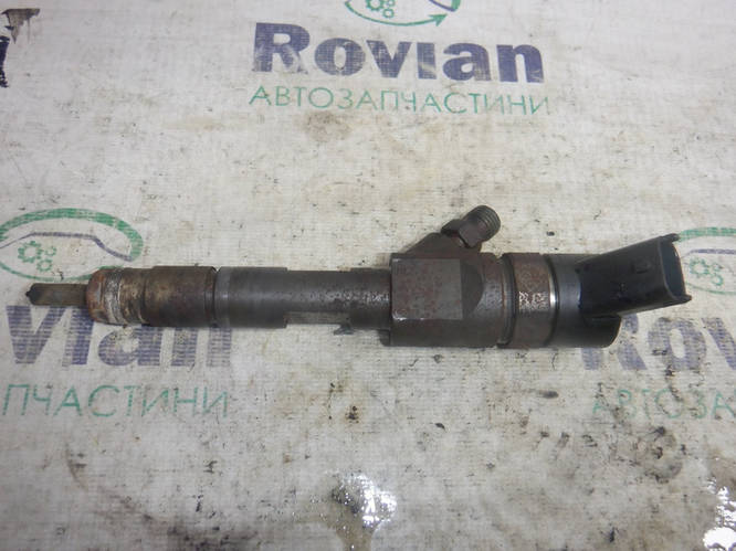 Форсунка (1,9 DCI 8V) Renault SCENIC 3 2009-2013 (Рено Сценик 3 ...