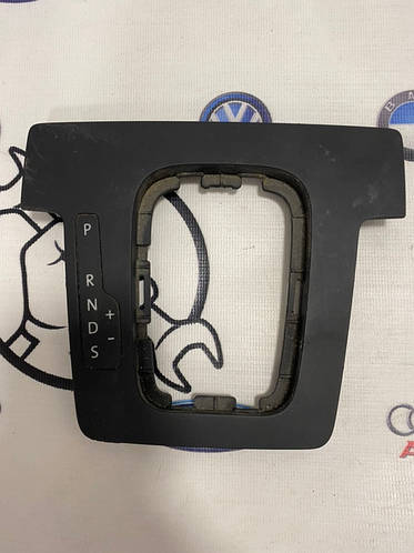 Купить Накладка кулисы Volkswagen Passat B7 (б/у) 561713203, цена 811 ...