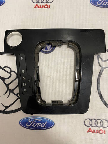 Купить Накладка кулисы Volkswagen Passat B7 (б/у) 561713203, цена 811 ...