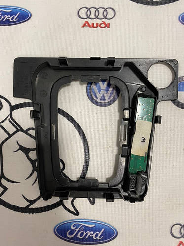 Купить Накладка кулисы Volkswagen Passat B7 (б/у) 561713203, цена 811 ...