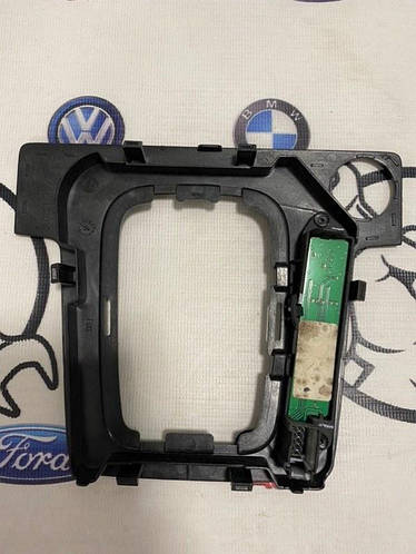 Купить Накладка кулисы Volkswagen Passat B7 (б/у) 561713203, цена 811 ...