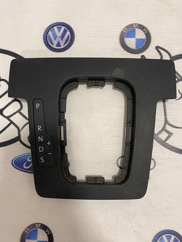 Купить Накладка кулисы Volkswagen Passat B7 (б/у) 561713203, цена 811 ...