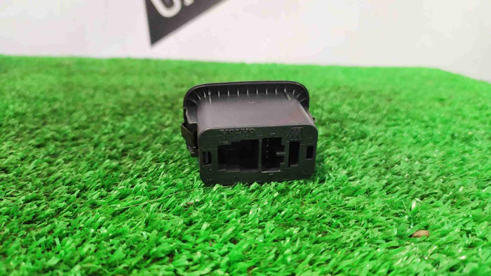 Кнопка открытия багажника LR040338, цена 1104 грн — Prom.ua (ID#1527177563)