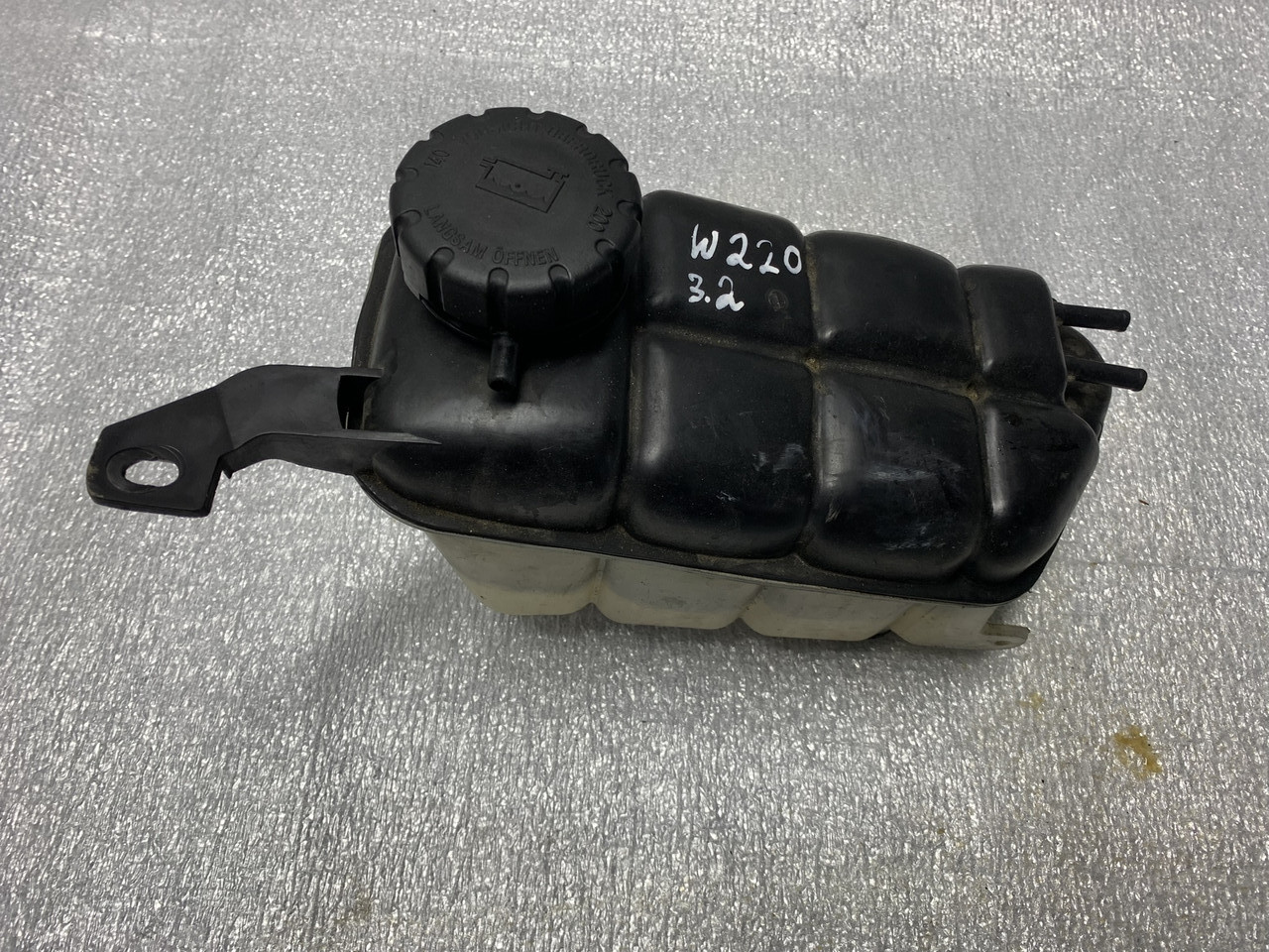 Розширювальний бачок Mercedes W220 3.2, A2205000049, ціна 2050 грн ...