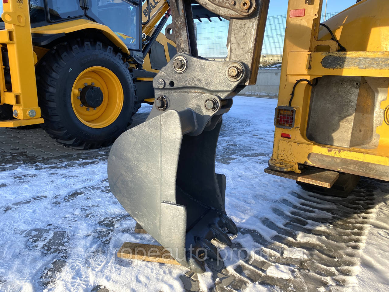 Купити Екскаватор-навантажувач Volvo BL61 2011 року, ціна 1661376.59 ...