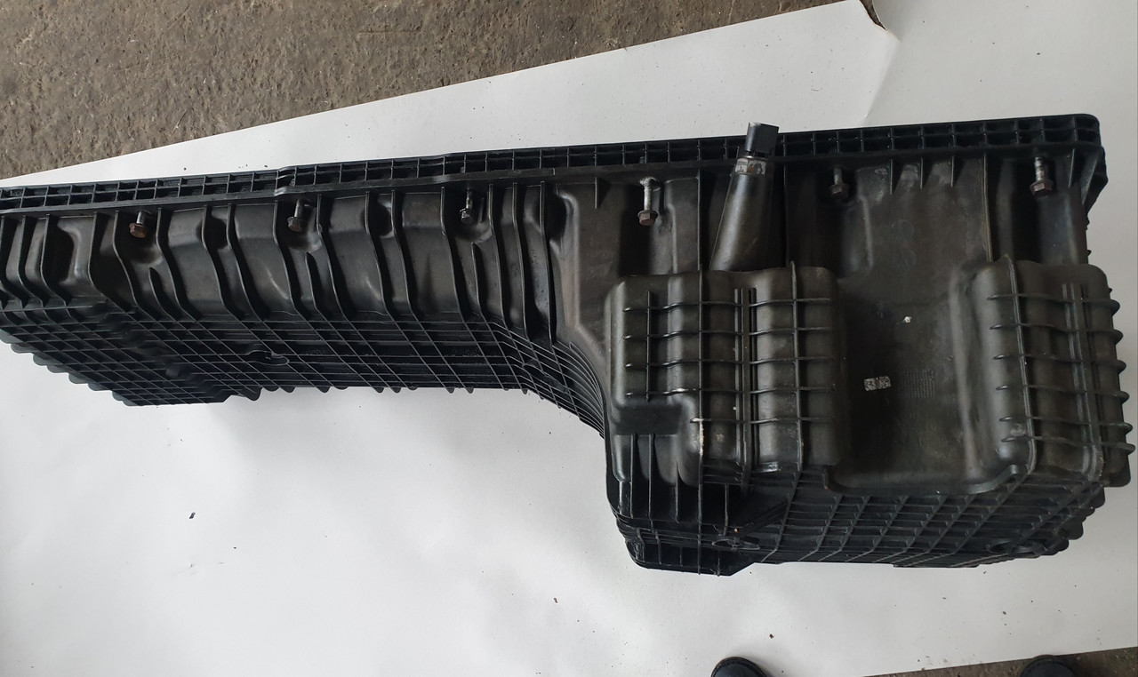 Купити Масляний піддон двигуна Mercedes A4710106113 Actros MP4, ціна ...