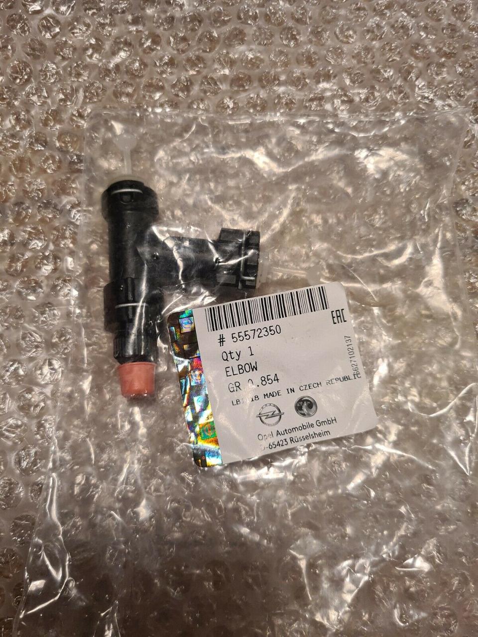 Купити Штуцер прокачной трубки зчеплення GM 55572350 Opel Adam Astra-K ...