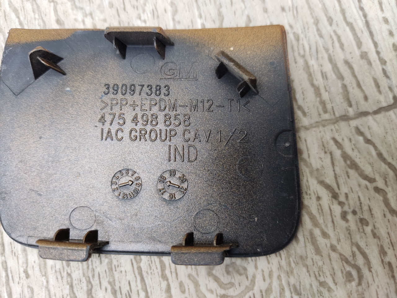 Заглушка буксирувального крюка гака переднього бампера Opel Crossland X ...