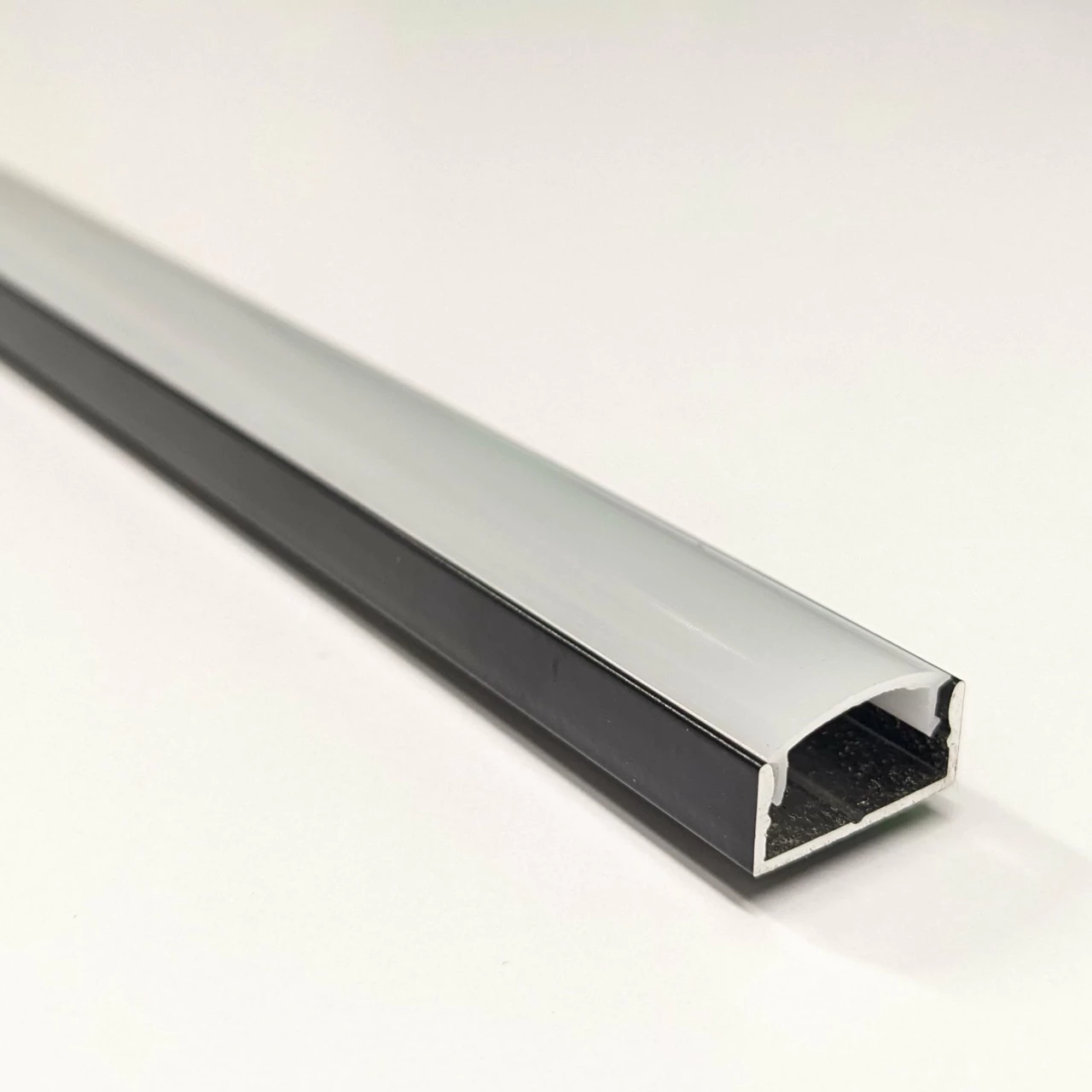 Комплект Biom профиль алюм. ЛП7B черный + рассеиватель матовый LP-7B+LM ...