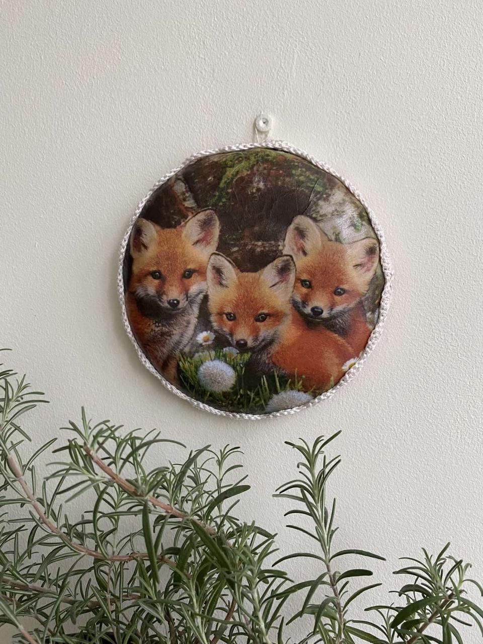 Іграшка на ялинку медальйон лисички ручна робота з фетру декупаж Id 1568826018 цена 250