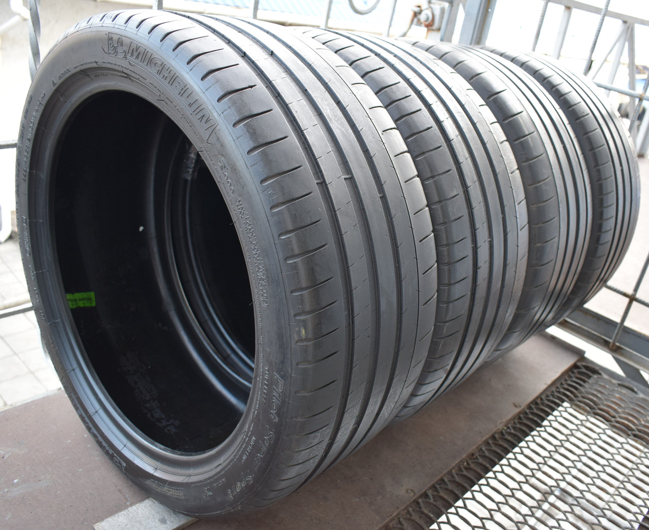 Шины Б/у 255/40 R19 Michelin Pilot Super Sport, ЛЕТО, Комплект — Купить ...