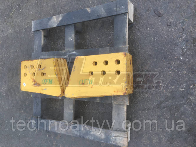 Купити Ніж (ковша/відвалу) Cat D6R правий напівсферичний 9W1875 OFM ...