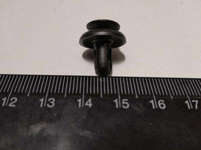 Пістон кріплення оббивки багажника, арок, молдингів Mitsubishi/Subaru ...