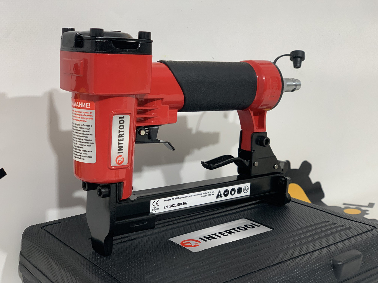 Купить Мебельный пневмостеплер под скобу 12.80x16мм INTERTOOL, Профессиональный пневматический ...