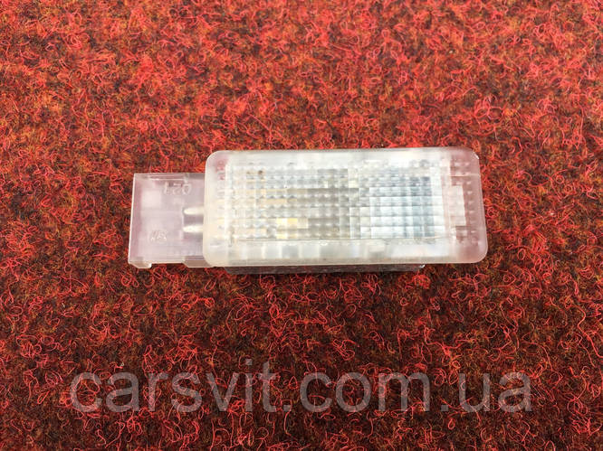 Купити Ліхтар підсвічування бардачка Volkswagen Touareg NF 7L0947415 ...