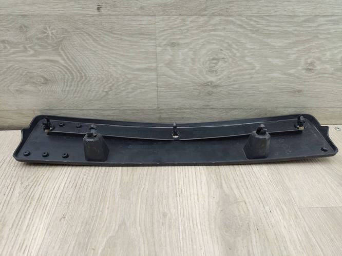 Купить Накладка площадка под номерной знак переднего бампера Mercedes ...