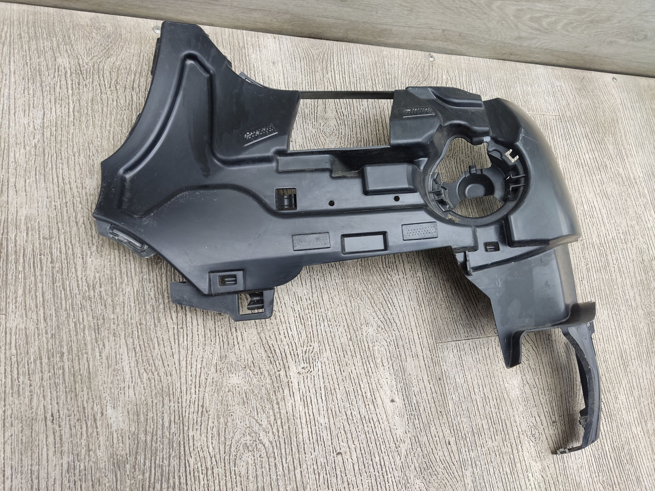 Купить Кронштейн крепления направляющая противотуманной фары левый BMW ...