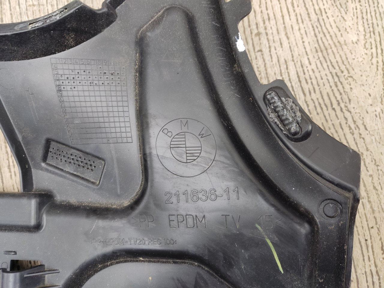 Купить Кронштейн крепления направляющая противотуманной фары левый BMW ...