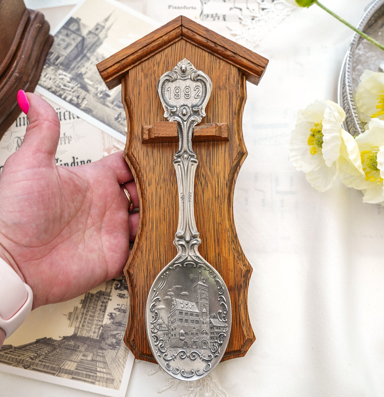 Коллекционная оловянная ложка 1992 год, олово, деревянный подвес ...