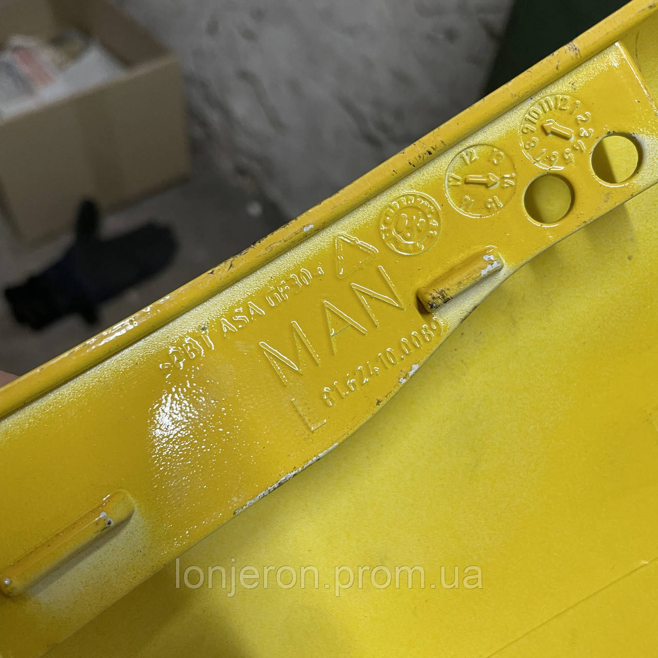 Дефлектор кабины MAN TGA шир/узк. прямой ЛЕВЫЙ (ветровик,спойлер ...