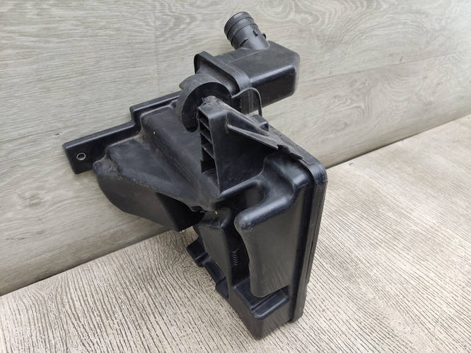 Купити Бачок омивача скла Skoda Rapid Skoda Fabia 3 (2014-2018 ...