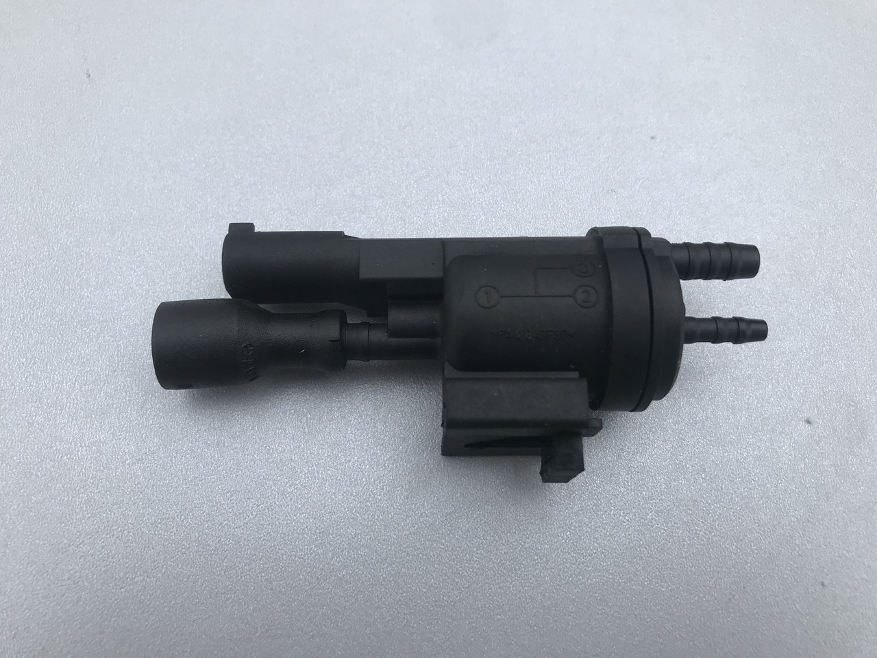 Клапан электромагнитный вакуумный Mercedes A0025401497, цена 350 грн ...