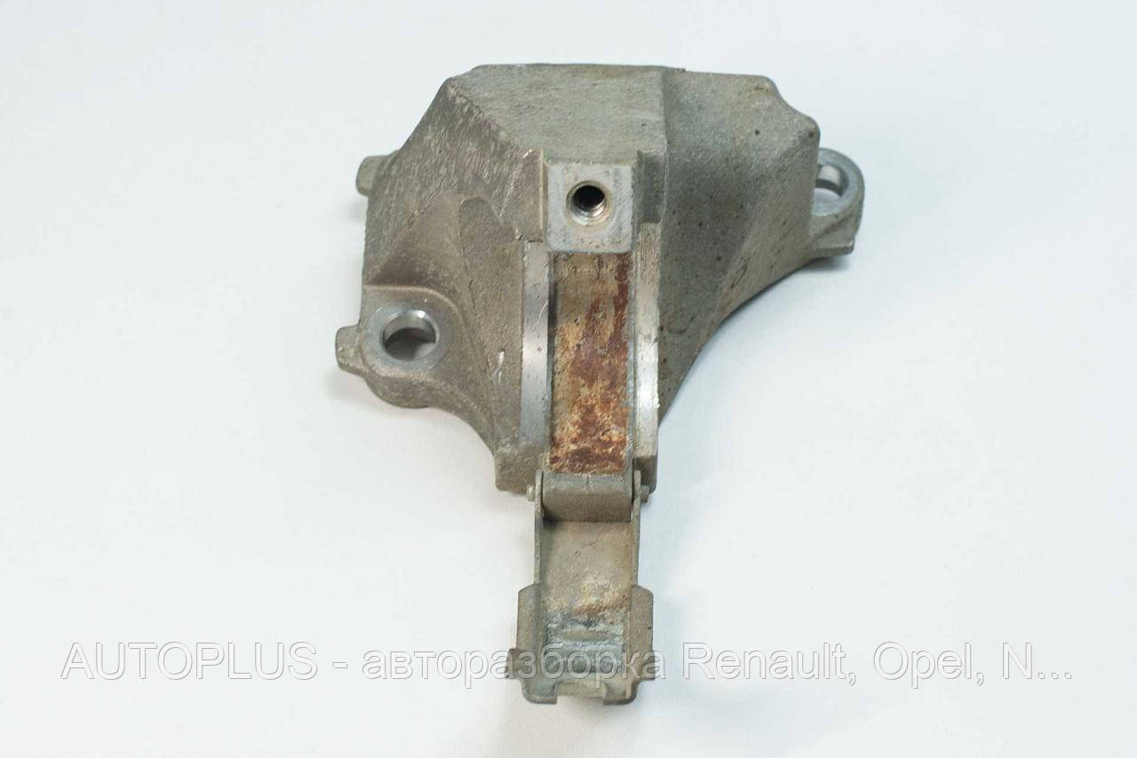 Купить Кронштейн крепления подвесного подшипника наполуоси Renault ...