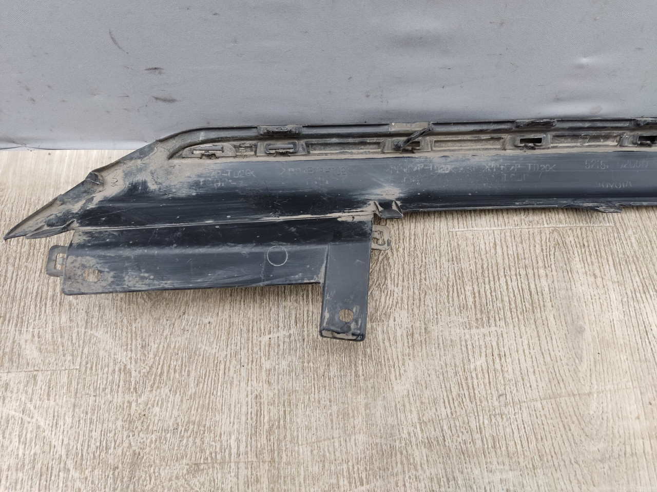 Спойлер Губа молдинг накладка заднього бампера нижня Toyota Auris 2 ...