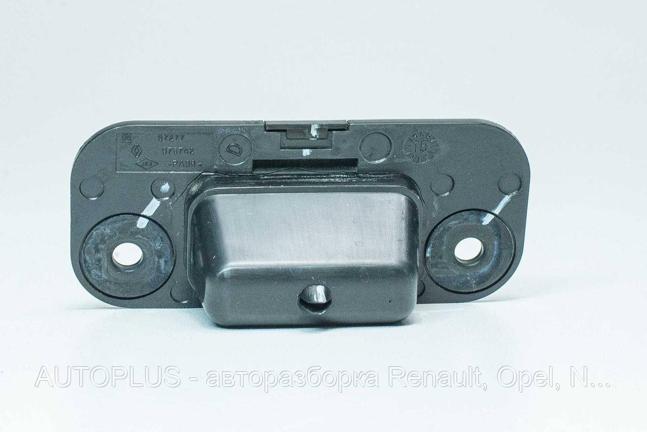 Напрямна бічних дверей пластикова Renault Trafic (Opel Vivaro, Nissan ...