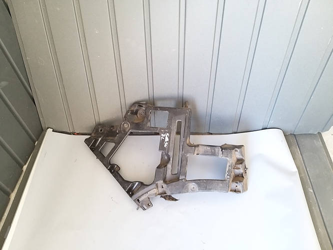 Кріплення заднього бампера право Peugeot 508 (№9688157580,9687948980 ...