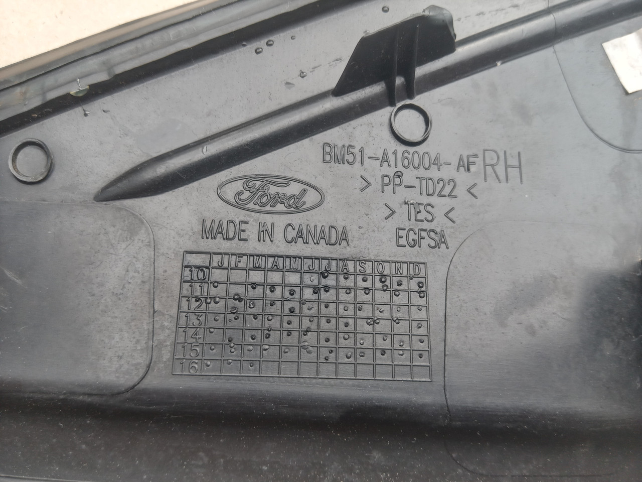 Молдинг крила куточок правів Ford Focus mk3 11-18 мат OEM CP9Z-16003-A ...