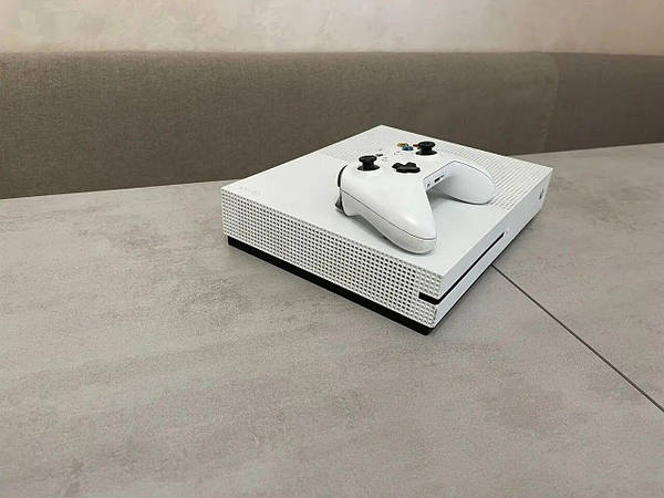 Microsoft Xbox One S Model 1681 AMD Jaguar x86 64 8 1.75 GHz 8 GB DDR3 1000 GB 1602457755