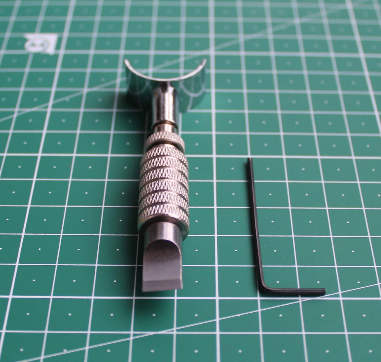 Поворотный Нож для Резьбы По Коже — Купить Недорого на Bigl.ua (1606724897)