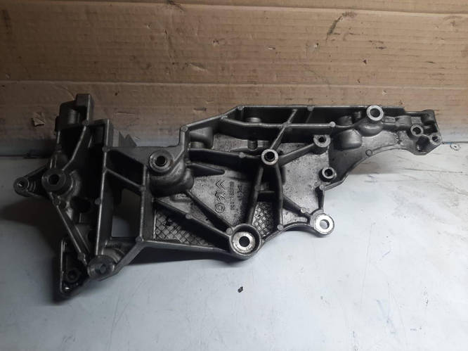 Б/у Кронштейн компресора кондиціонера 9807162780 Peugeot Boxer/ Пежо ...