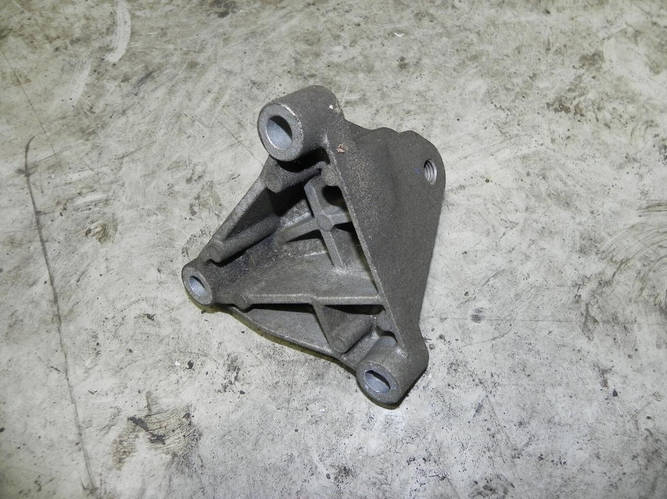 Купить Б/У КРОНШТЕЙН ДВИГАТЕЛЯ RENAULT SCENIC II 8200072747, цена 228 ...