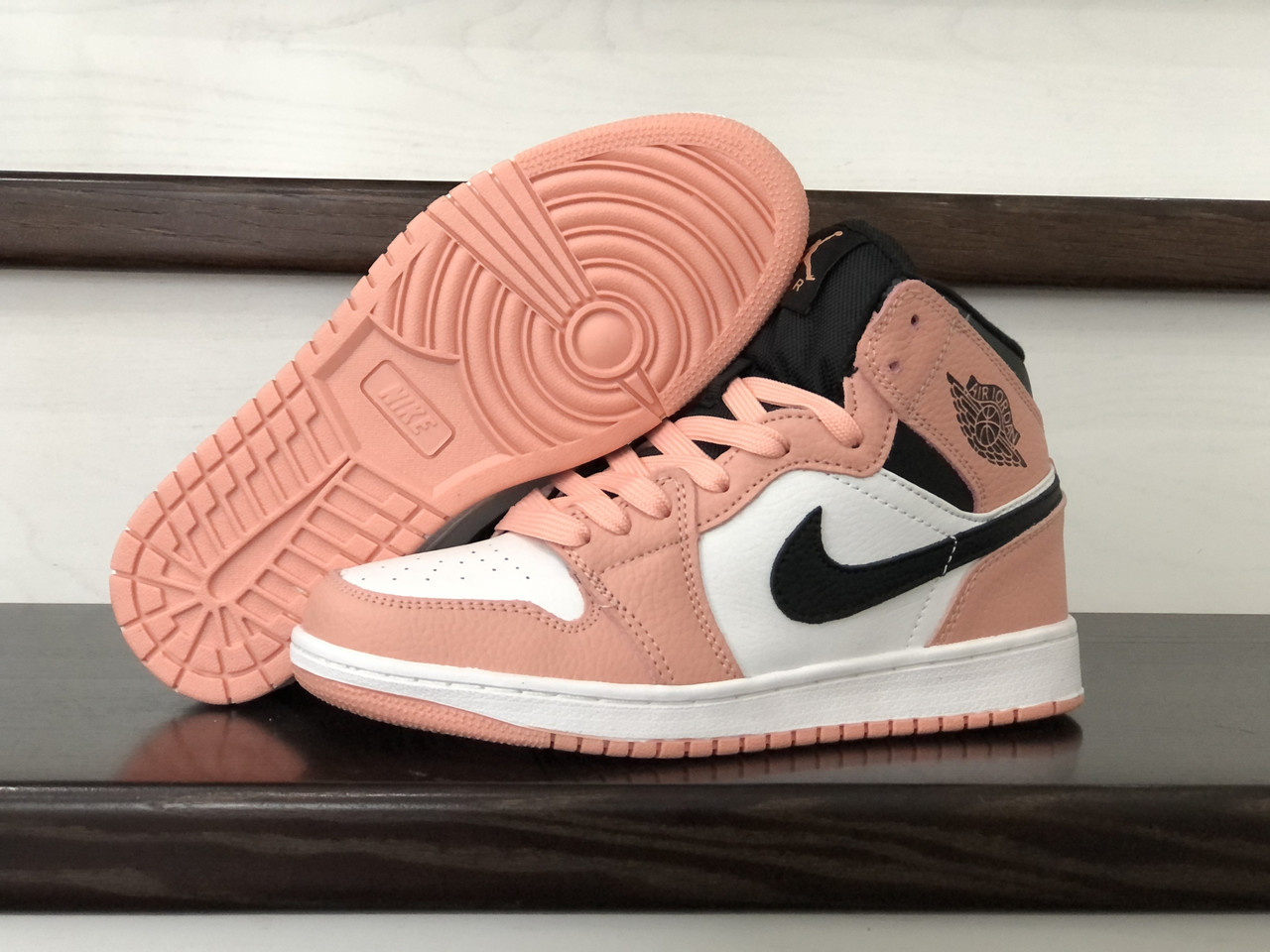 Кроссовки Nike Air Jordan женские, розовые с белым и черным, демисезон ...